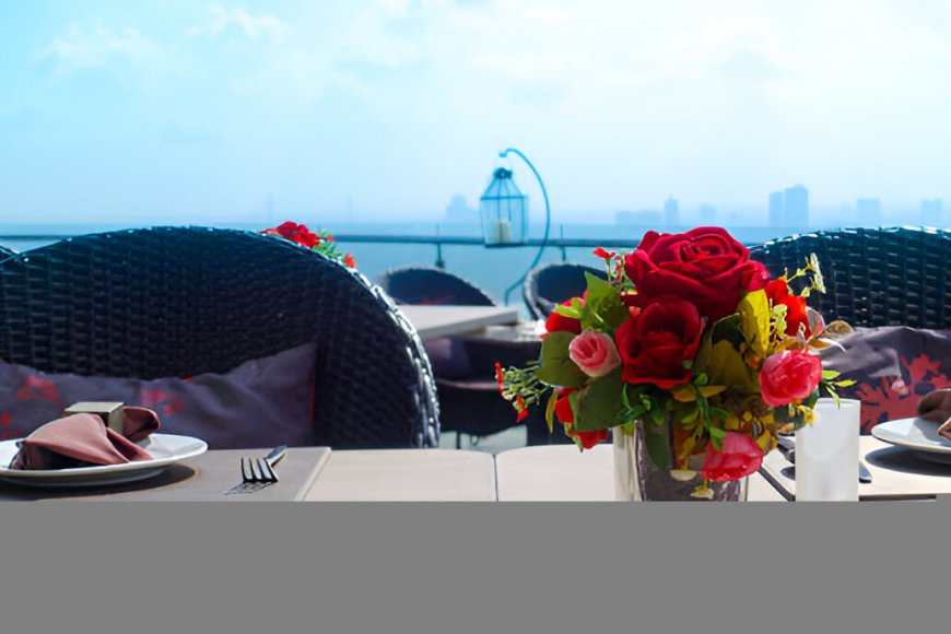 Romantic Restaurant Tablescapes: Furniture That Sets the Mood - Lovee ...
